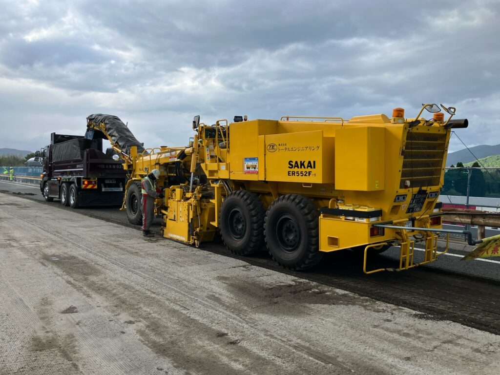 NEXCO中日本 北陸道高時川橋の床版取替工を現場公開 | R2SJ