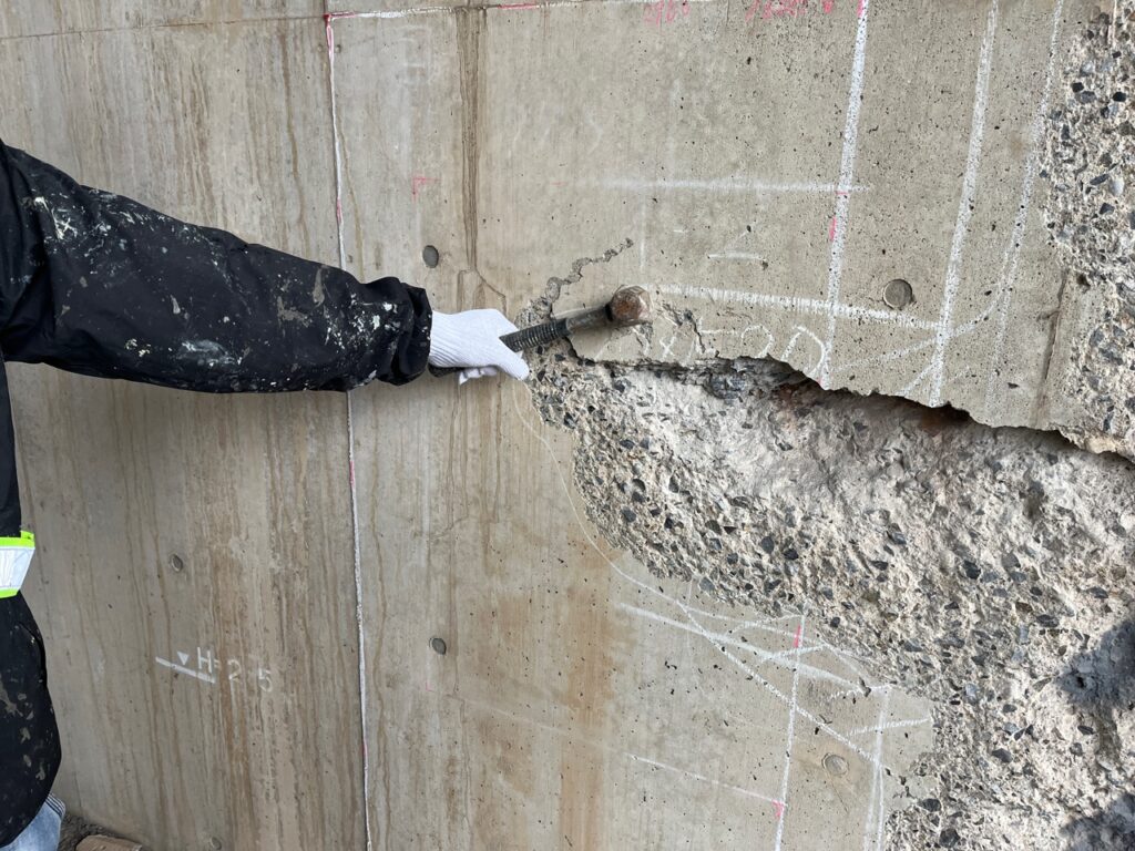 SBLNジェル+ターマラストで塩害損傷したRC橋脚を延命化 | R2SJ