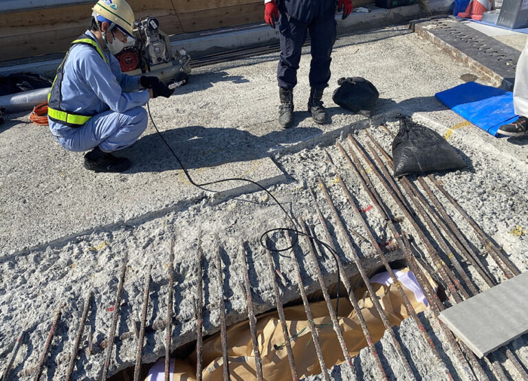 RC中空床版補修工法として エアチューブ工法+KKフォームを現場適用 | R2SJ